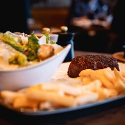 HC Tavern + 1933 Lounge by St. Elmo | Indianapolis Airport Authority