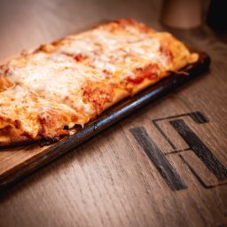 HC Tavern + 1933 Lounge by St. Elmo | Indianapolis Airport Authority